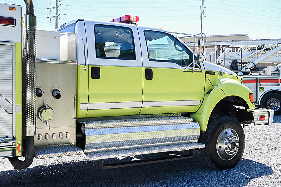 sold sold sold 2004 Ford 1000/400 4X4 Attack Pumper - Command Fire ...