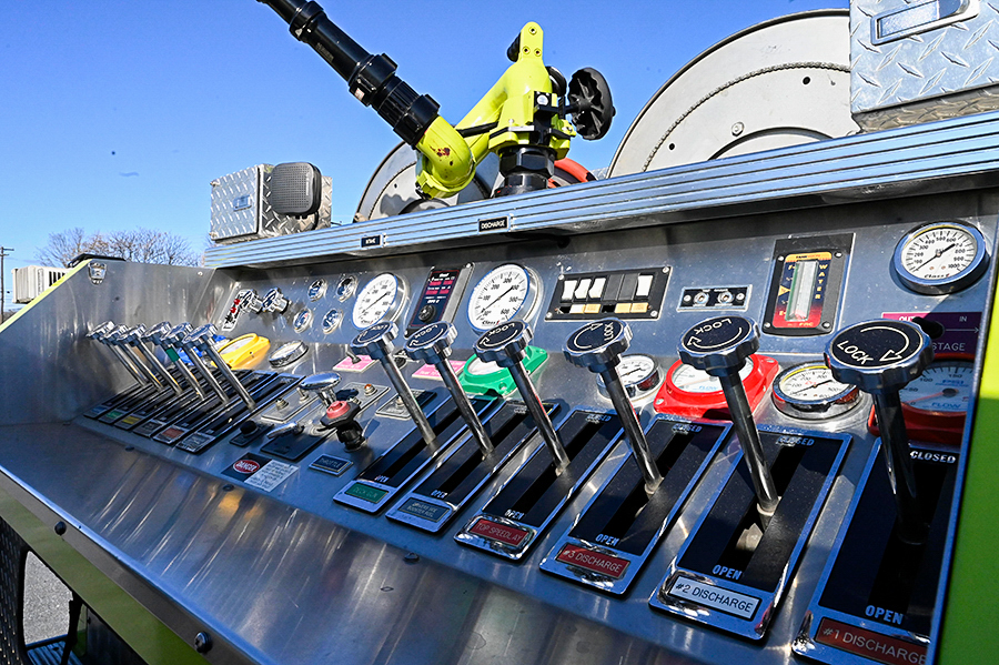 SOLD SOLD SOLD 2001 HME 2000/750 Rescue Pumper - Command Fire Apparatus