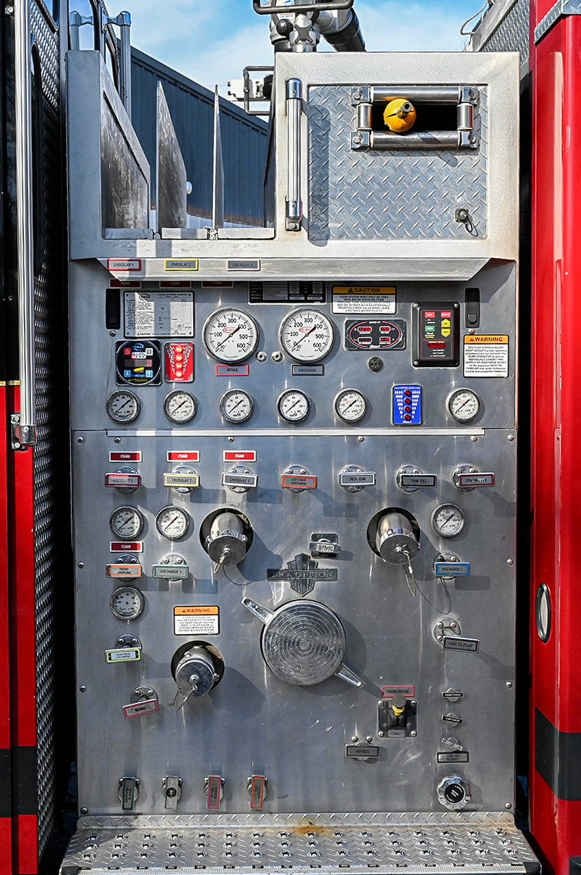 SOLD SOLD 2005 E-One 1500/1000 Rural Pumper - Command Fire Apparatus